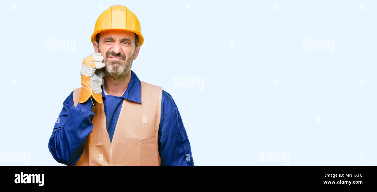 Clueless builder hi-res stock photography and images - Alamy