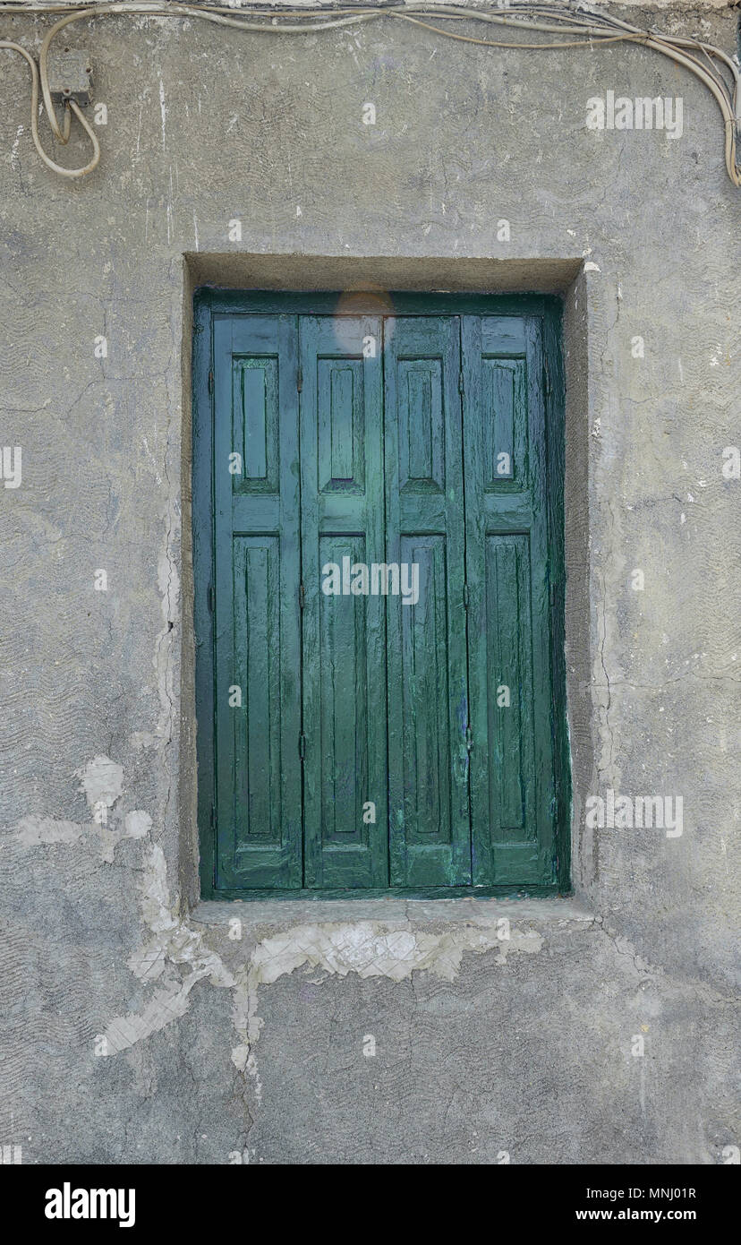Old green blinds hi-res stock photography and images - Alamy