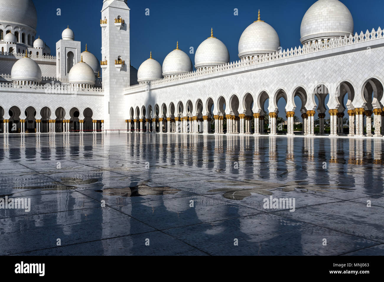 Sheikh Zayed Grand Mosque. Scheich-Zayid-Moschee. Abu Dhabi Stock Photo ...