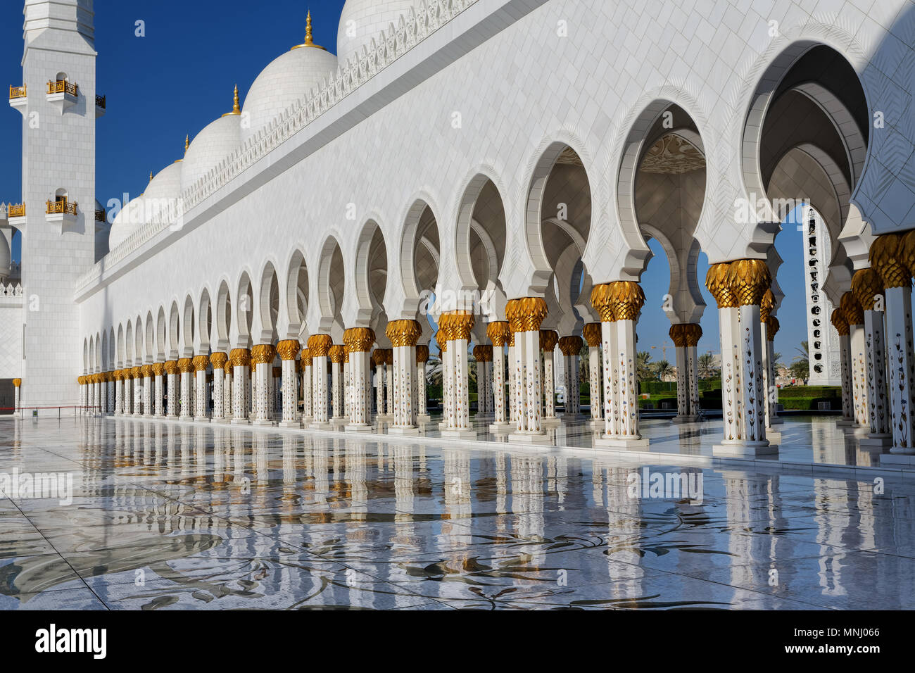 Sheikh Zayed Grand Mosque. Scheich-Zayid-Moschee. Abu Dhabi Stock Photo ...