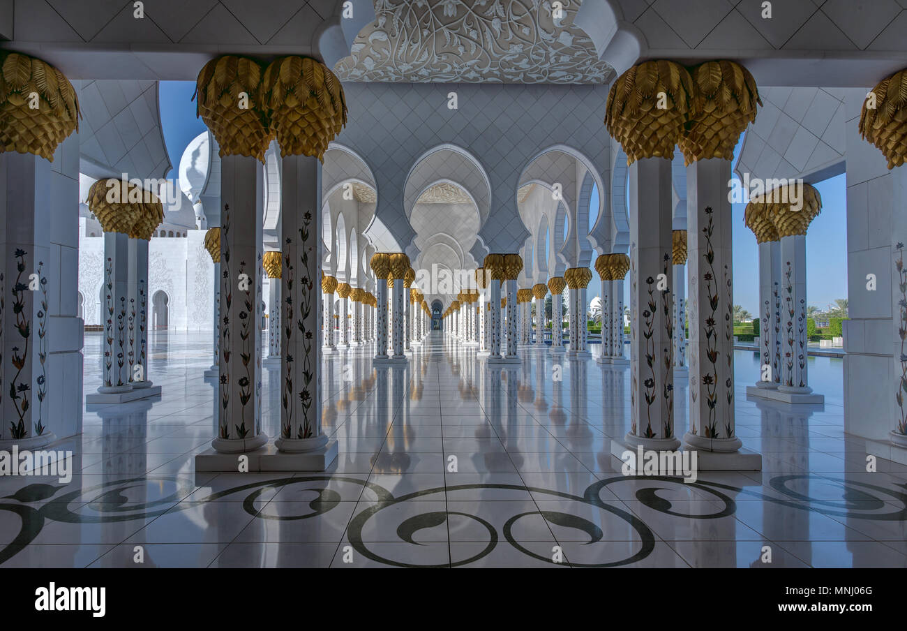 Sheikh Zayed Grand Mosque. Scheich-Zayid-Moschee. Abu Dhabi Stock Photo ...
