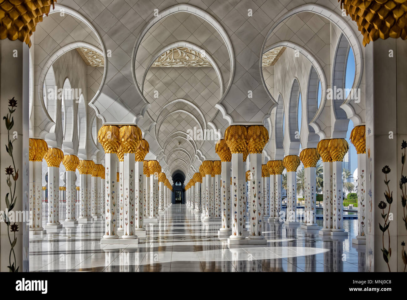 Sheikh Zayed Grand Mosque. Scheich-Zayid-Moschee. Abu Dhabi Stock Photo ...