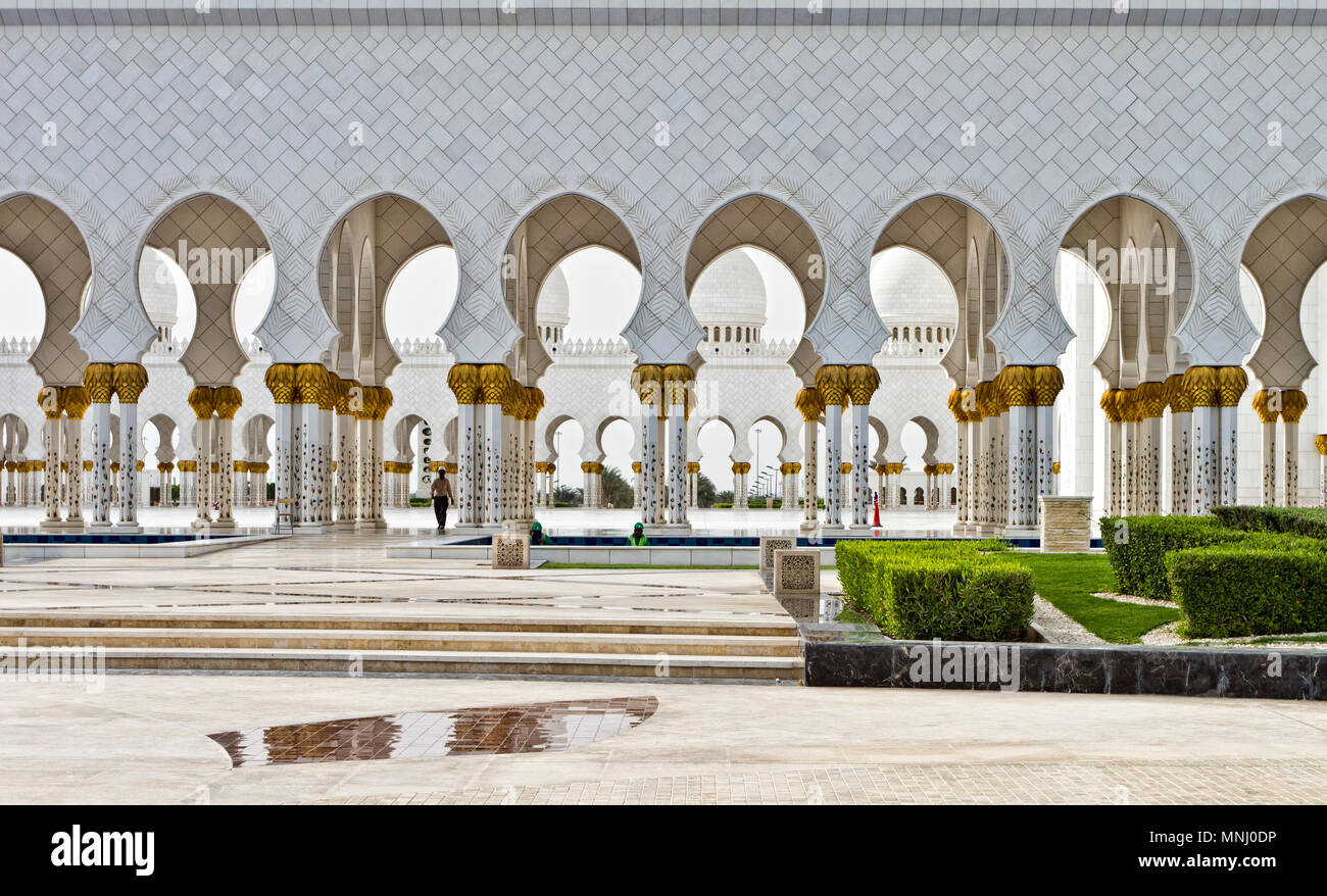 Sheikh Zayed Grand Mosque. Scheich-Zayid-Moschee. Abu Dhabi Stock Photo ...