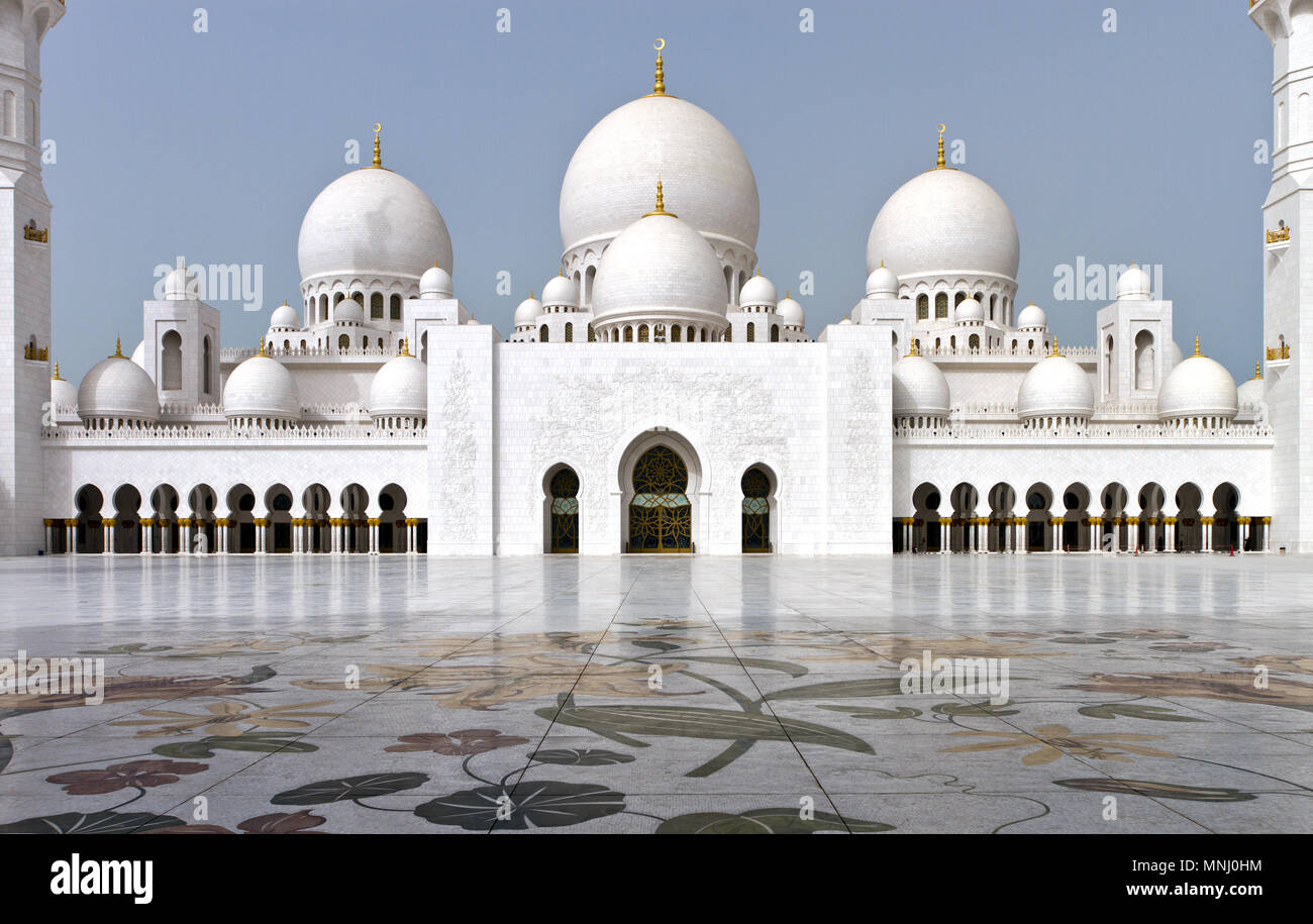 Sheikh Zayed Grand Mosque. Scheich-Zayid-Moschee. Abu Dhabi Stock Photo ...