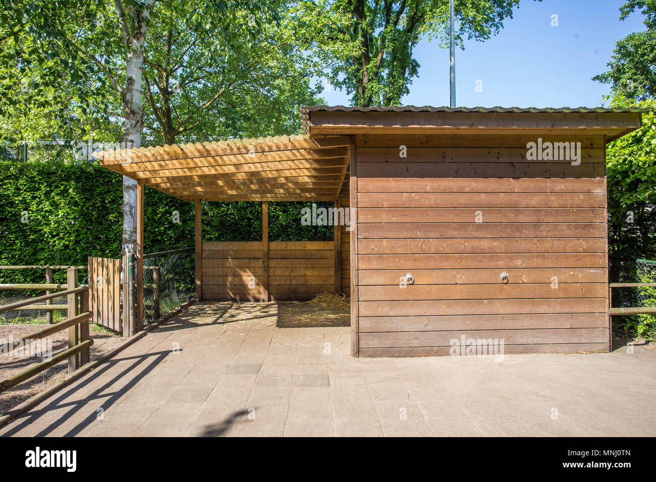 Empty paddock field hi-res stock photography and images - Alamy