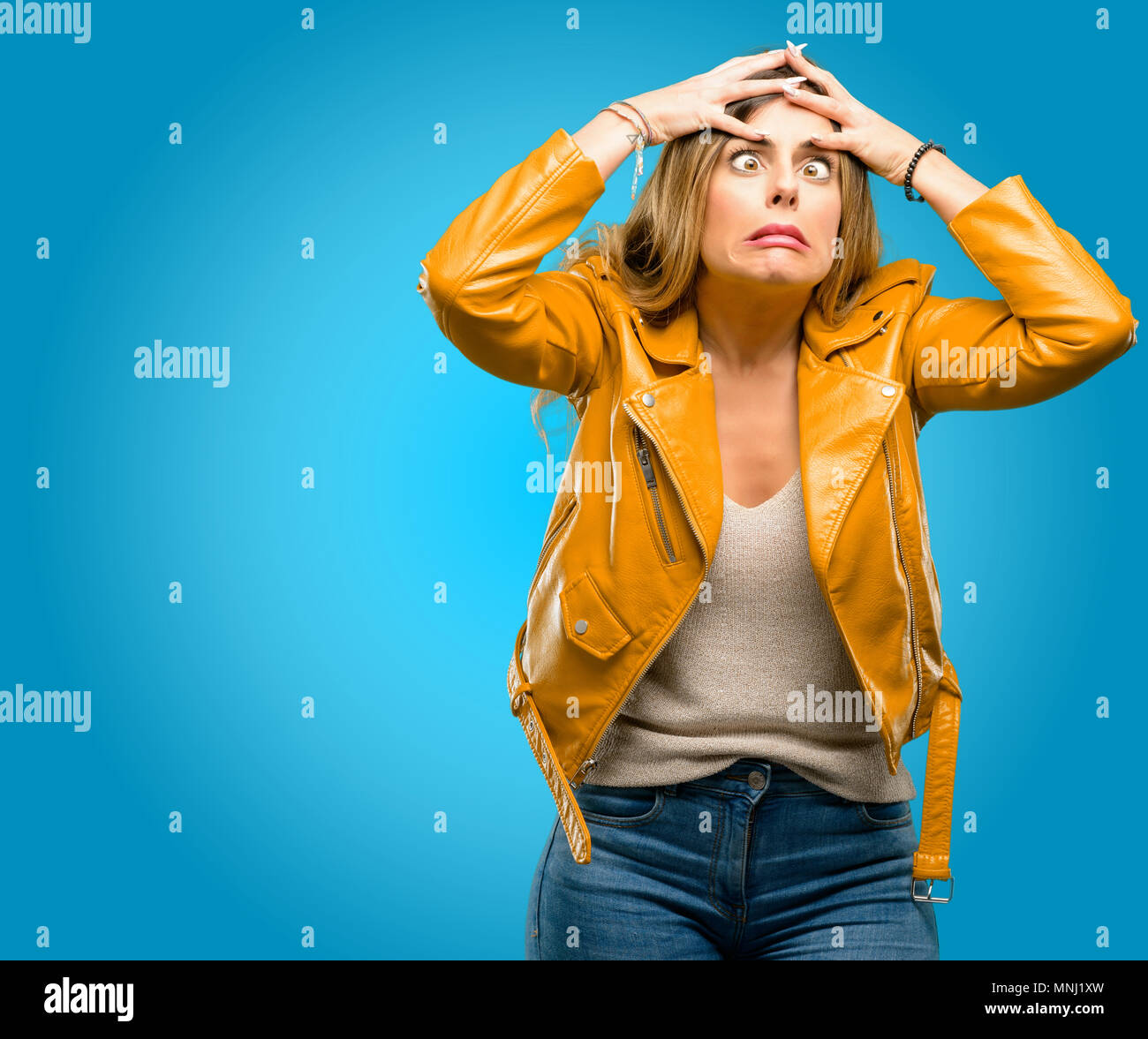 Beautiful young woman stressful keeping hands on head, terrified in ...