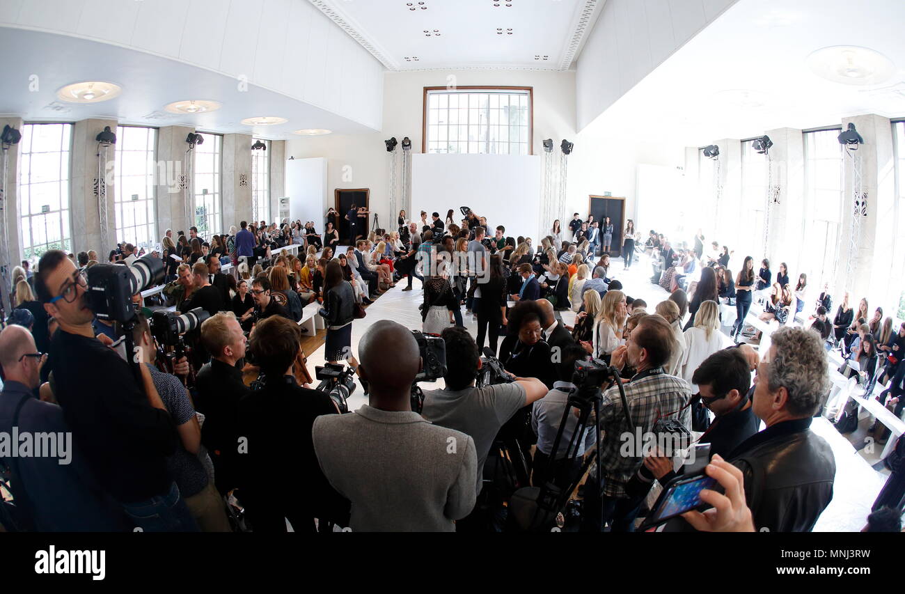 Pre spring catwalk hi-res stock photography and images - Alamy
