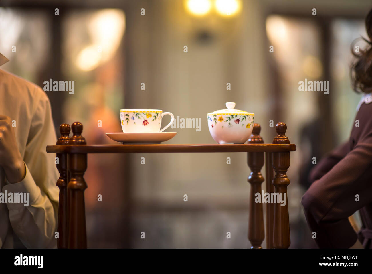 Two story cafe hi-res stock photography and images - Alamy