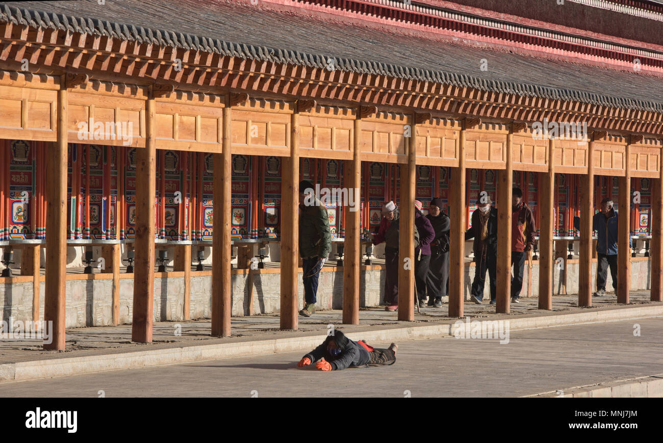 Tibetan prostrating hi-res stock photography and images - Alamy
