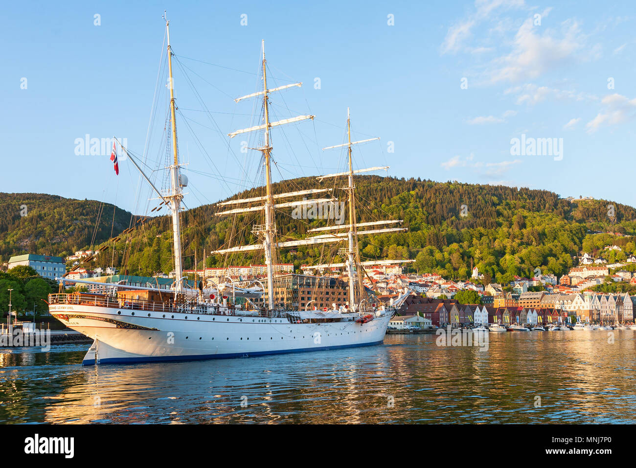 Three masted barque rigged sailing ship hi-res stock photography and ...