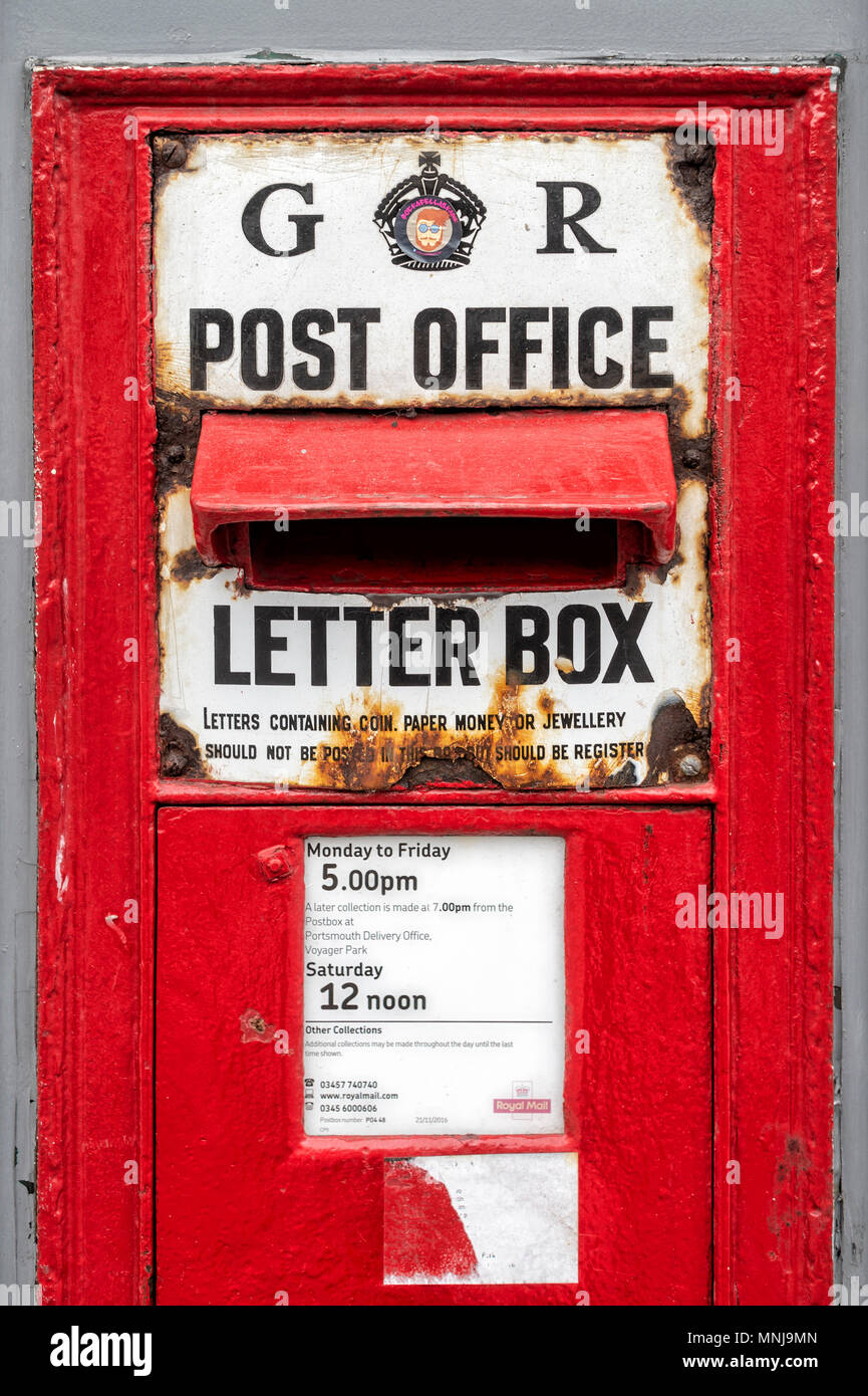 old fashioned red letter box Stock Photo - Alamy
