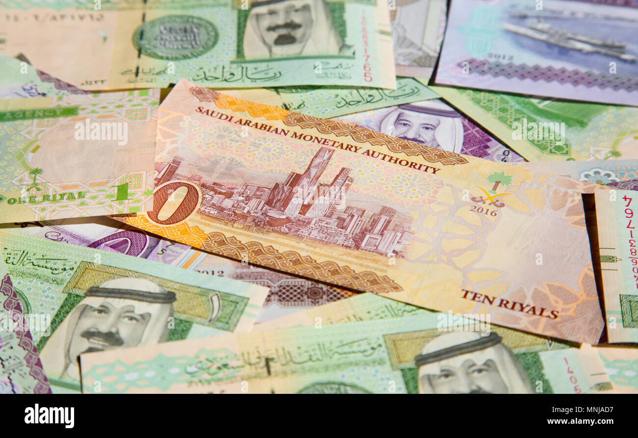 Collection of Saudi Arabia Riyal banknotes Stock Photo - Alamy
