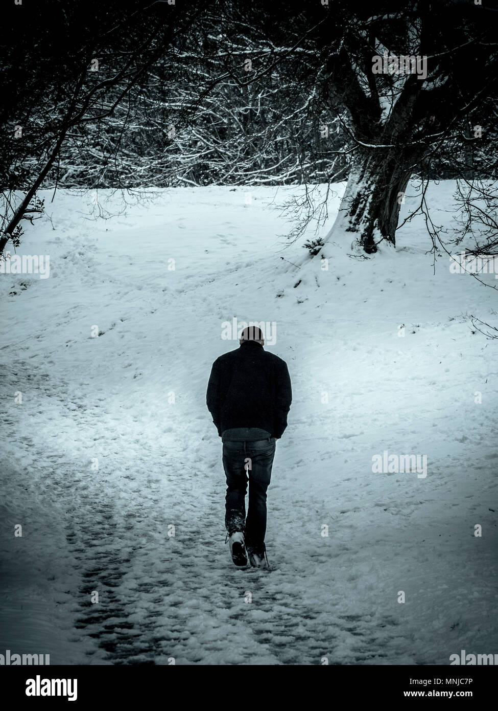 Lone man hi-res stock photography and images - Alamy