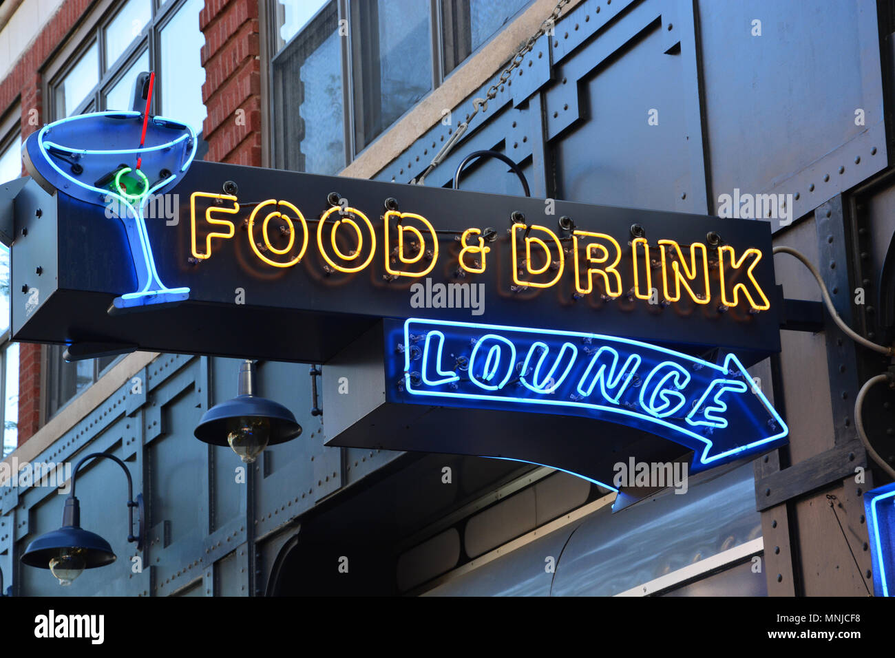 Drink here sign hi-res stock photography and images - Alamy