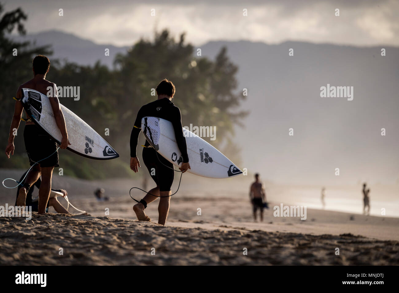 Surfing oahu hawaii usa hi-res stock photography and images - Alamy