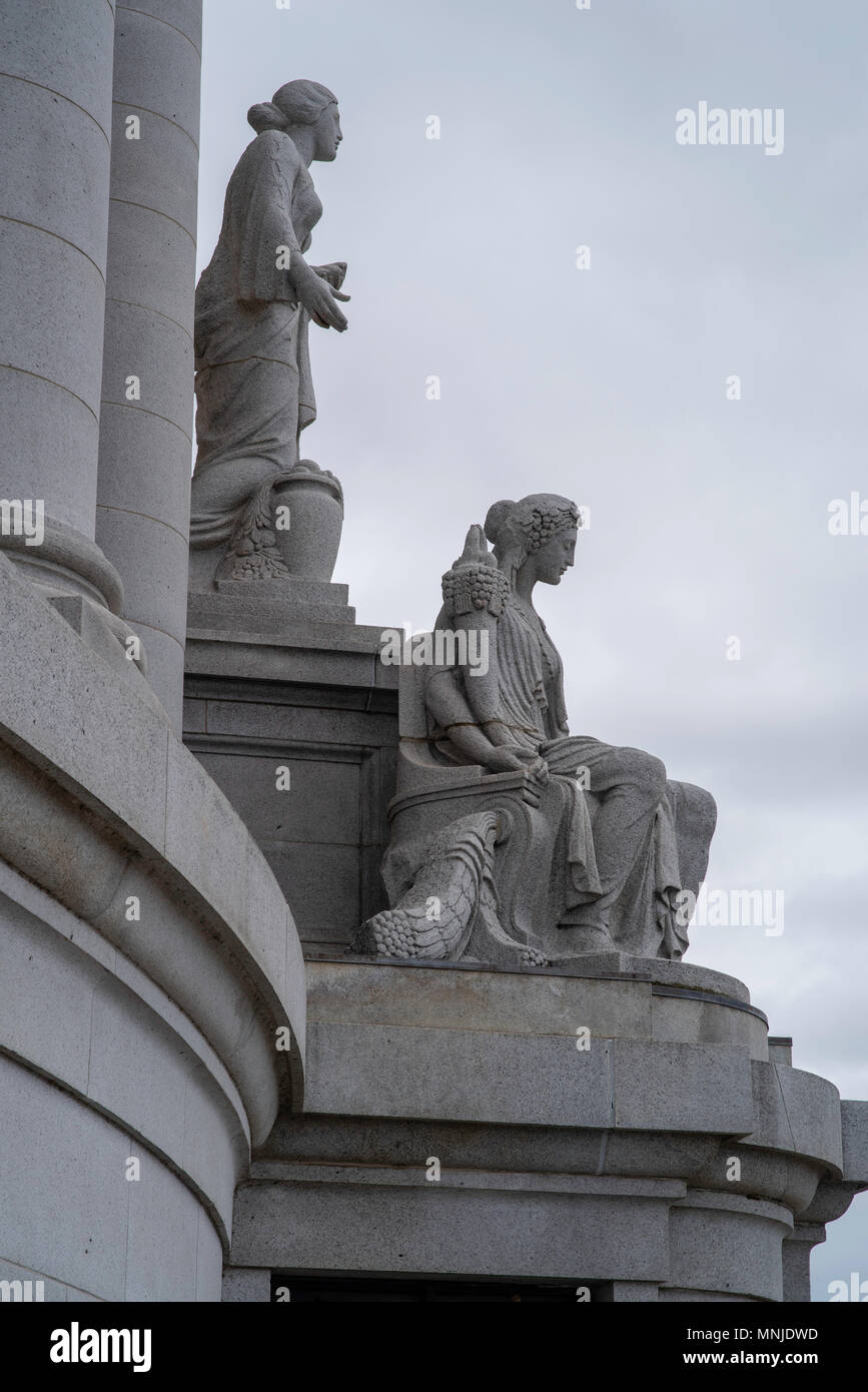 Photograph of statue on the exterior of the Wisconsin State Capitol ...