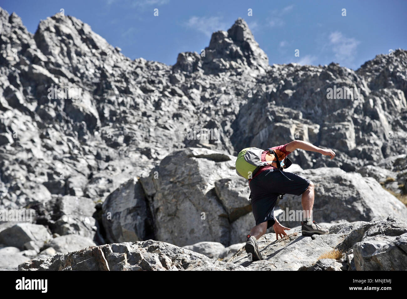 Backpackers scramble up Mt Ritter on trek of Sierra High Route in ...
