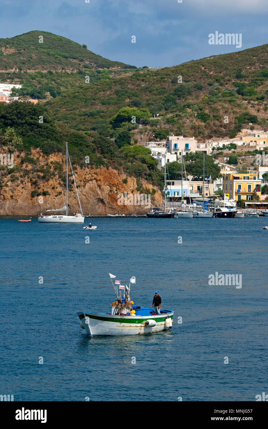 Ponza isole pontine lazio italy pontine island hi-res stock photography ...