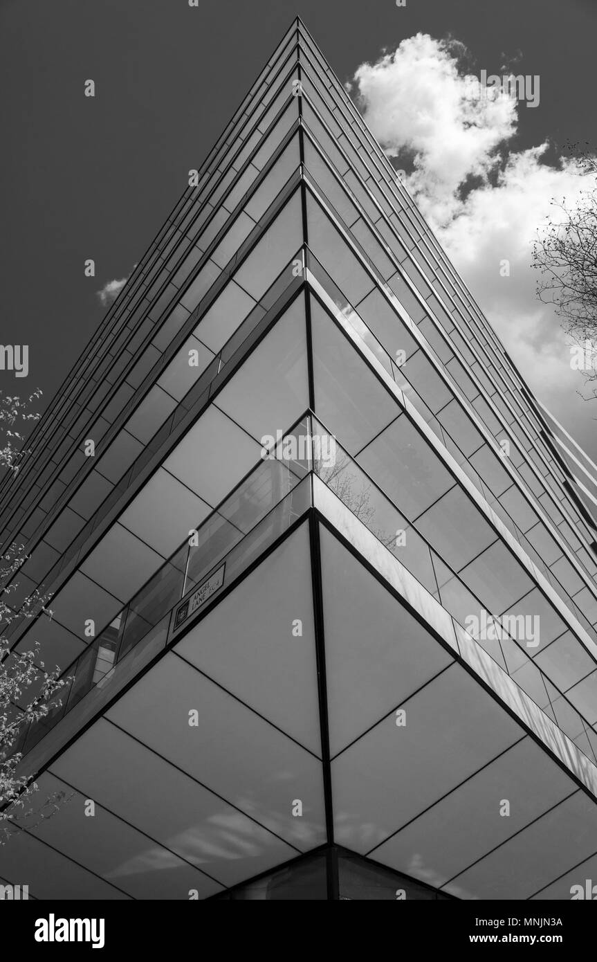 Office building london perspective hi-res stock photography and images ...