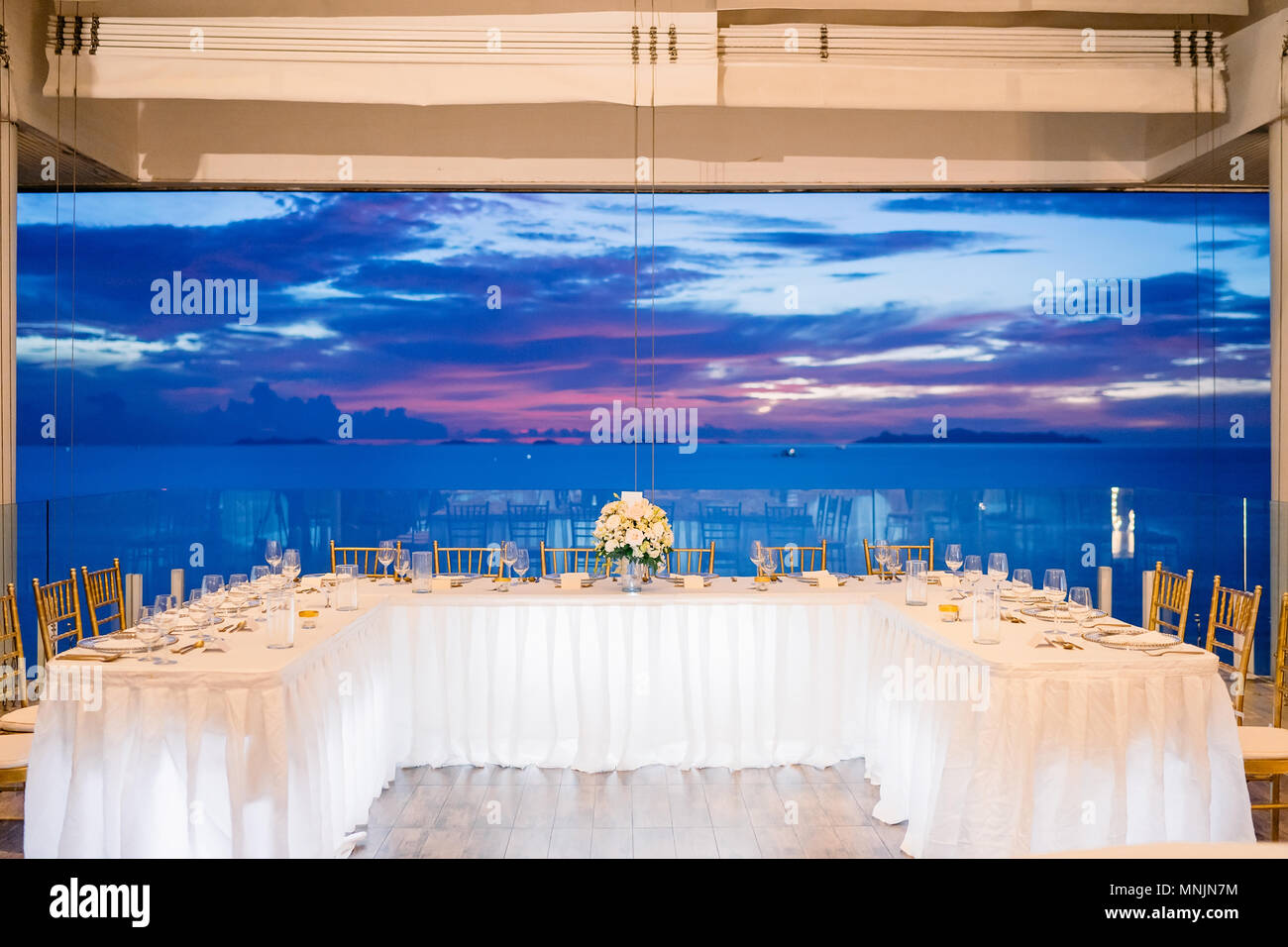 Ocean view table setting hi-res stock photography and images - Alamy