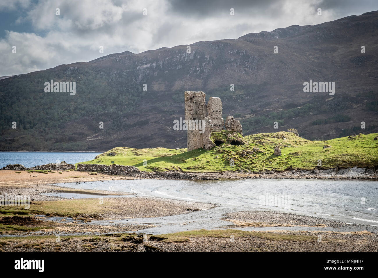 The ruins of Ardvreck Castle, Loch Assynt, an ancient lochside castle ...