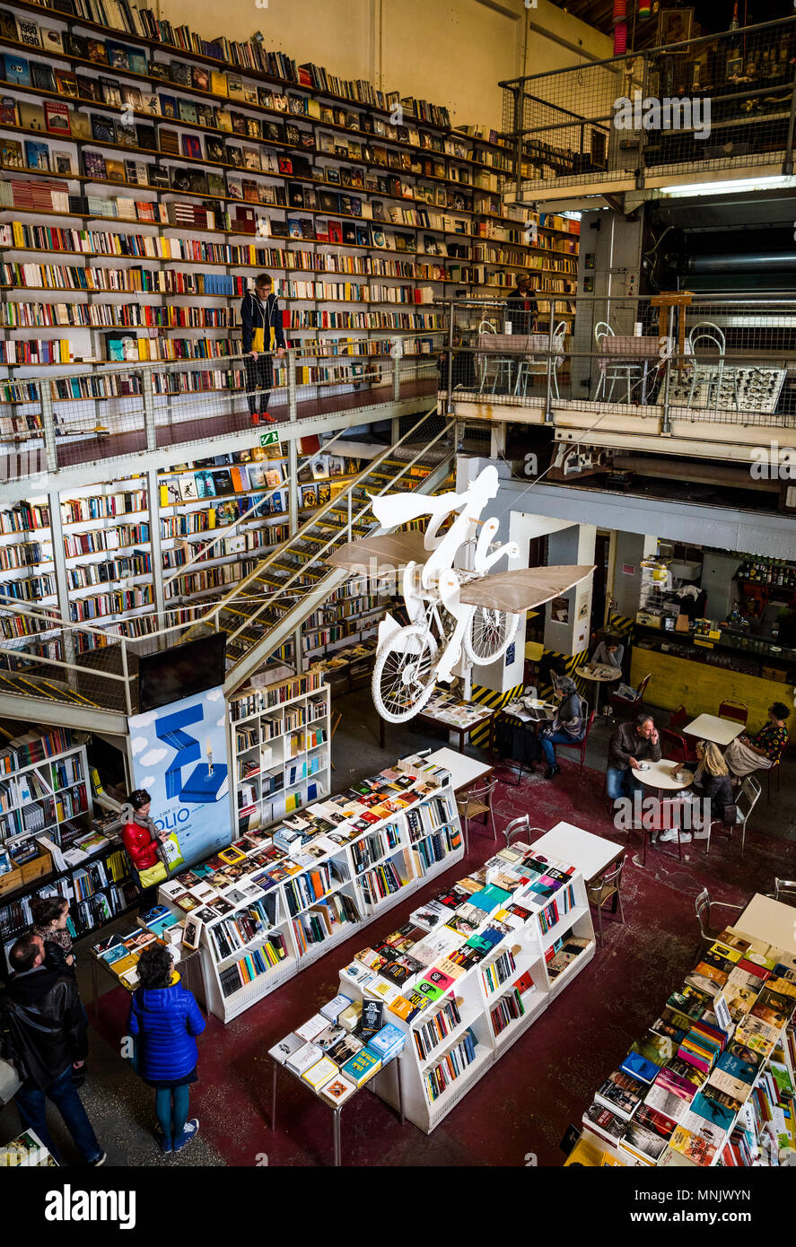 Old bookstore lisbon hi-res stock photography and images - Alamy