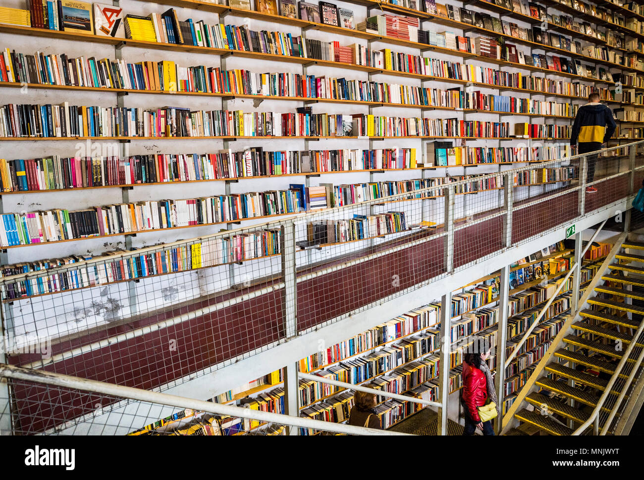 Bookstore literary works hi-res stock photography and images - Alamy