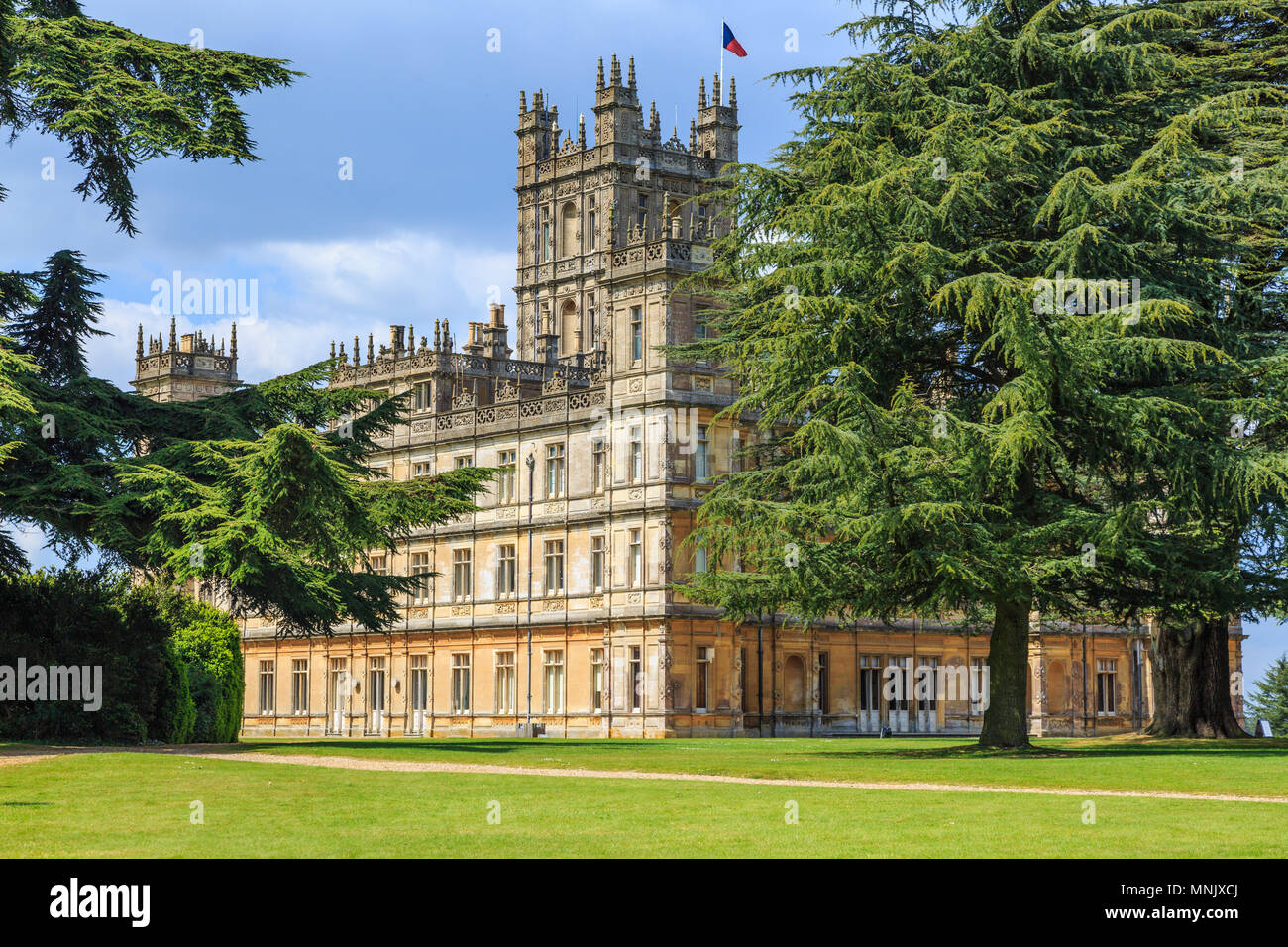 Downton abbey castle hi-res stock photography and images - Alamy