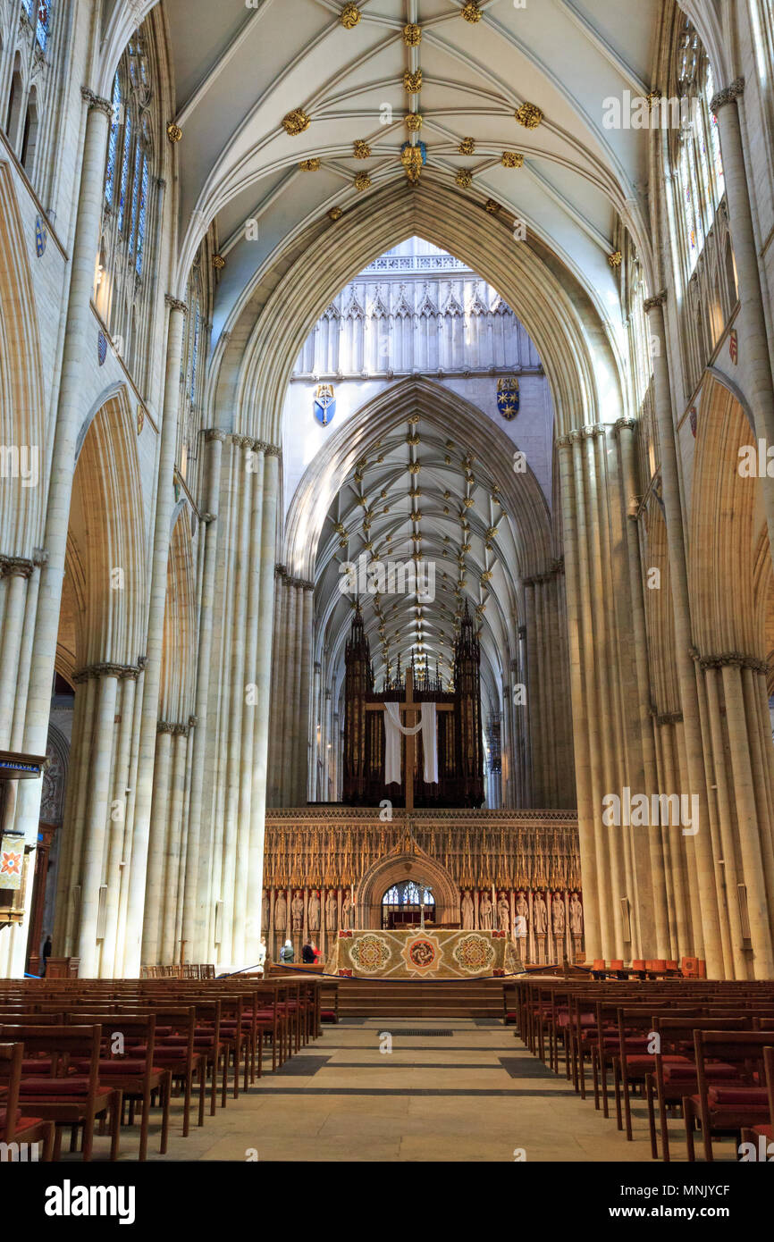 York minster interior hi-res stock photography and images - Alamy