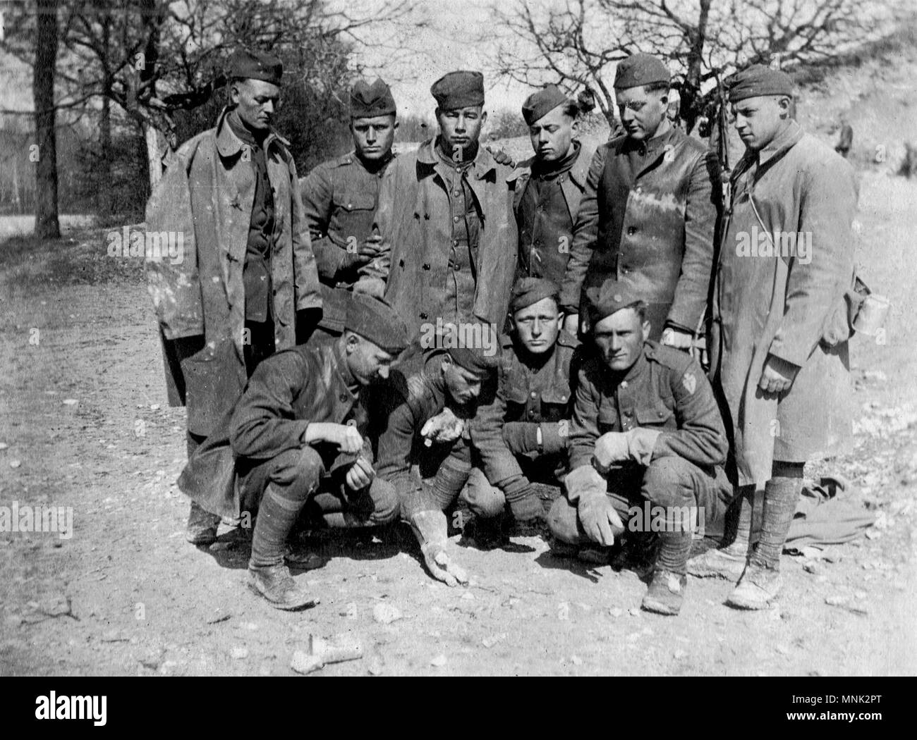 Pictures of soldiers Black and White Stock Photos & Images - Alamy