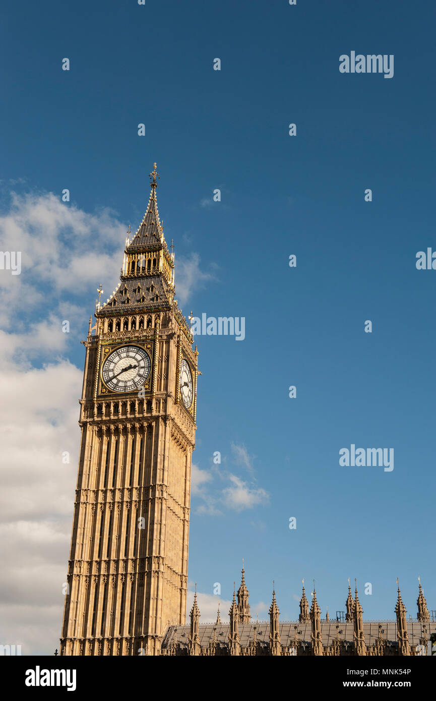 Elizabethan clock hi-res stock photography and images - Alamy