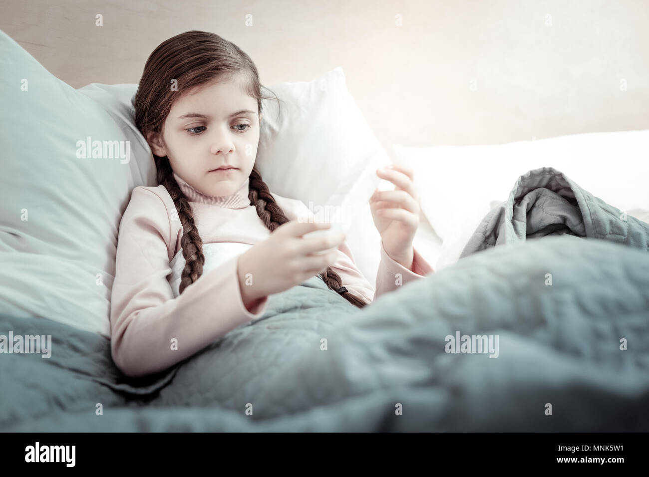 Attentive expressions hi-res stock photography and images - Alamy