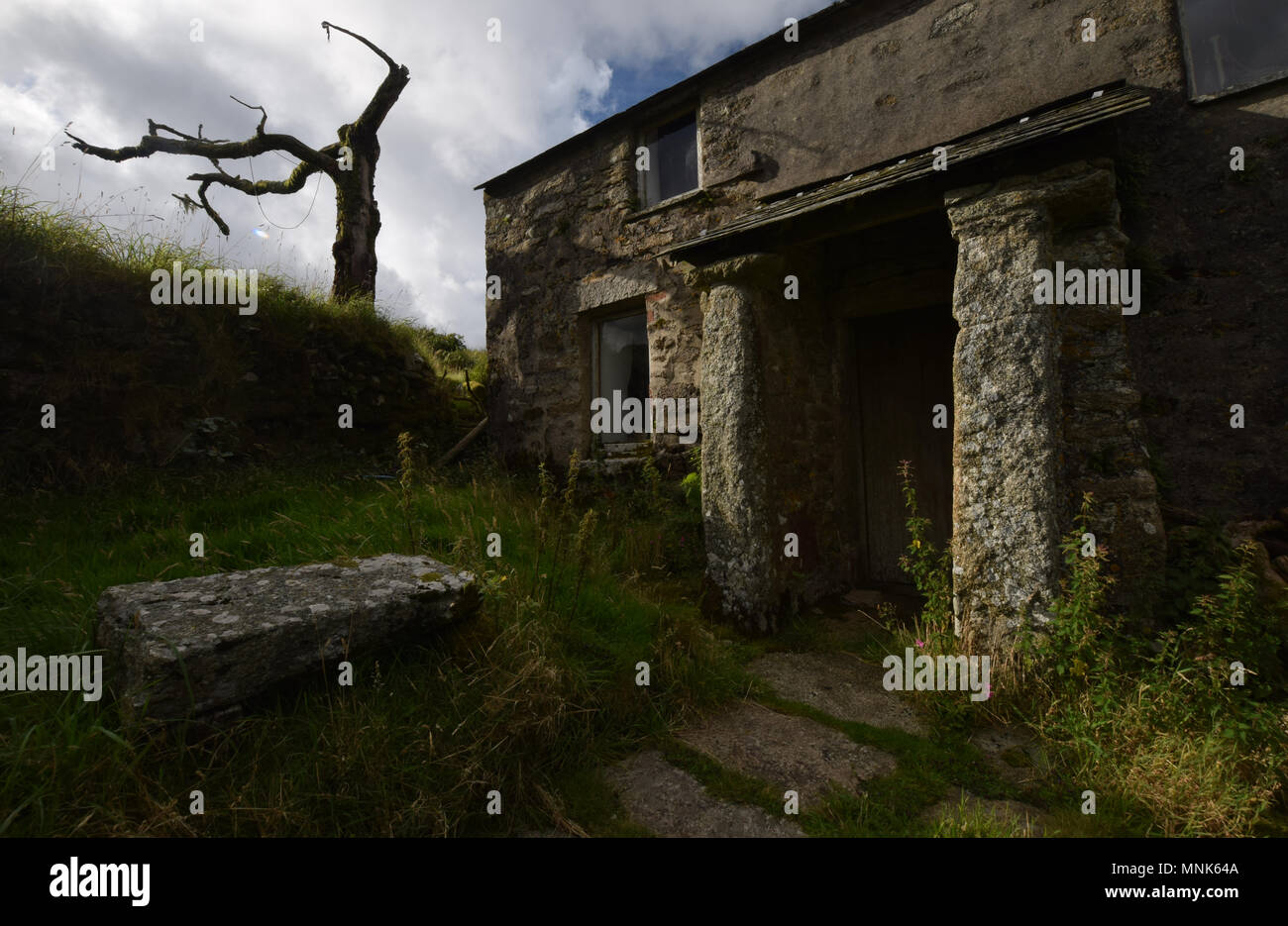 Ruined farmhouse hi-res stock photography and images - Alamy