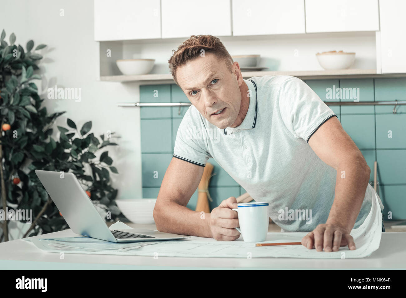 Person looking forward hi-res stock photography and images - Alamy