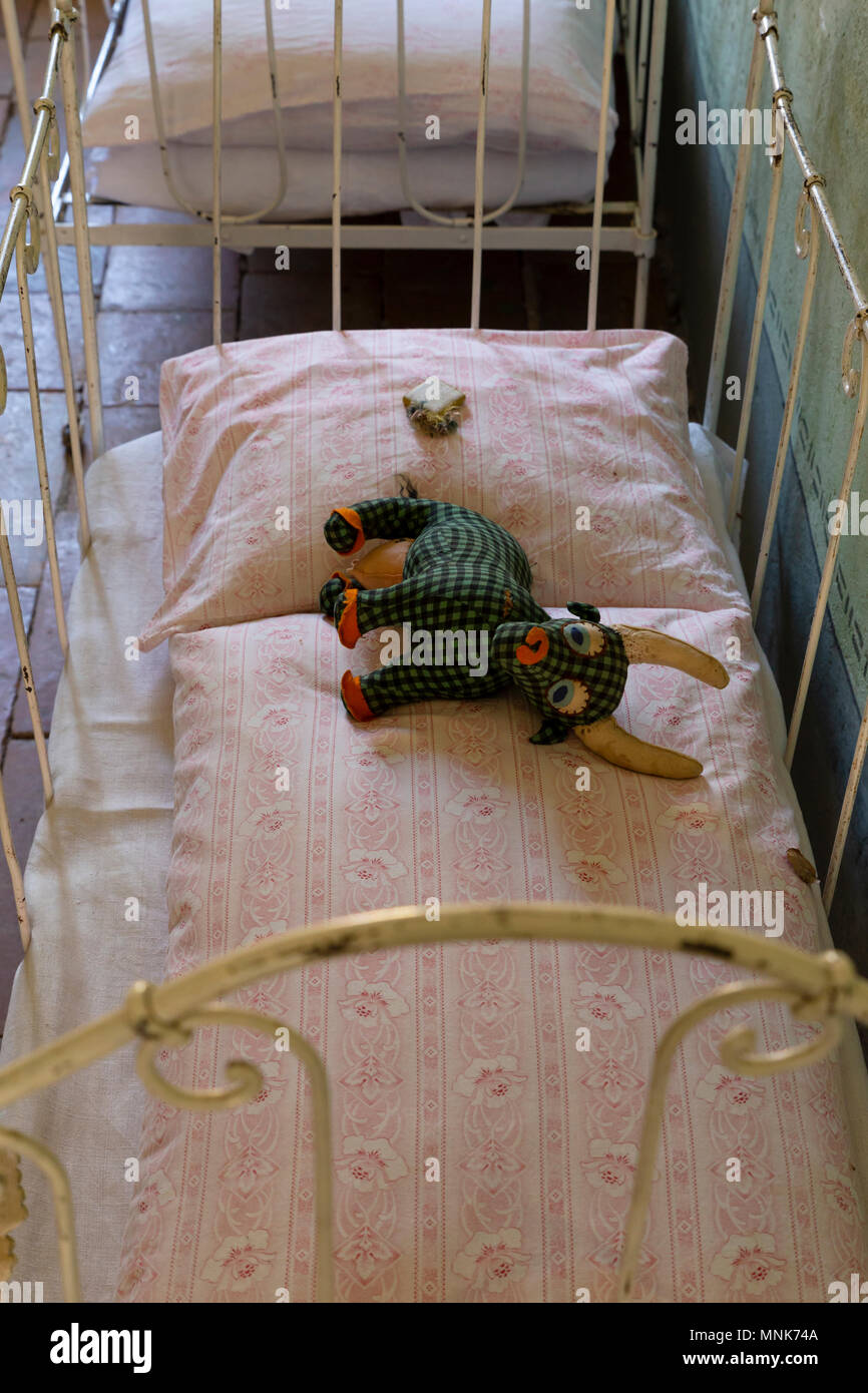 Poverty bed hi-res stock photography and images - Alamy
