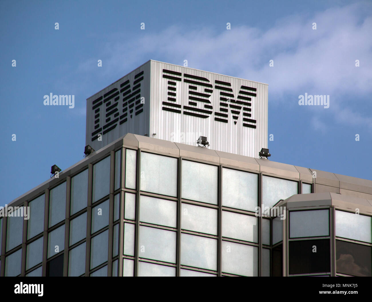 Ibm logo building hi-res stock photography and images - Alamy