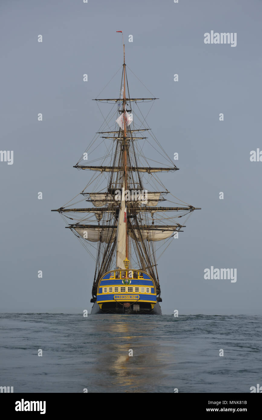 18th century royal navy frigate hi-res stock photography and images - Alamy