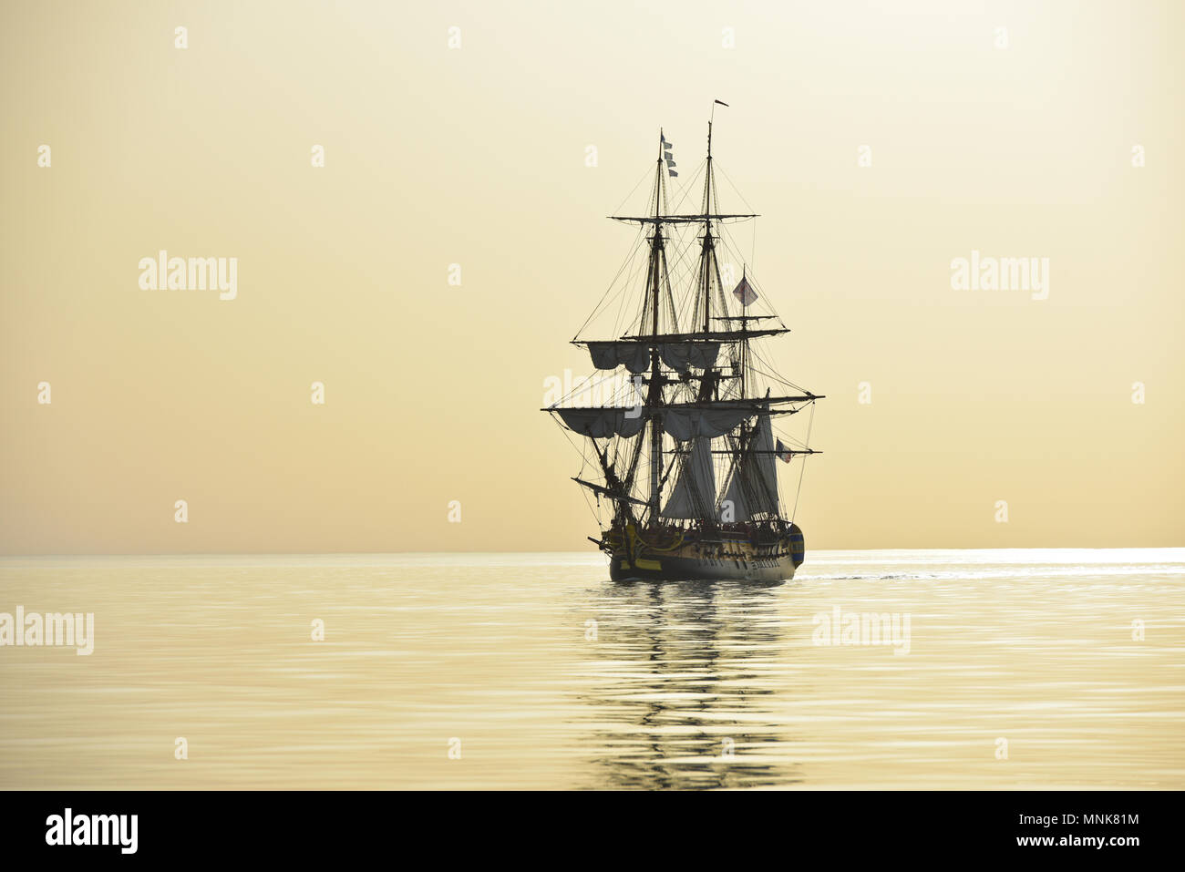 18th century royal navy frigate hi-res stock photography and images - Alamy