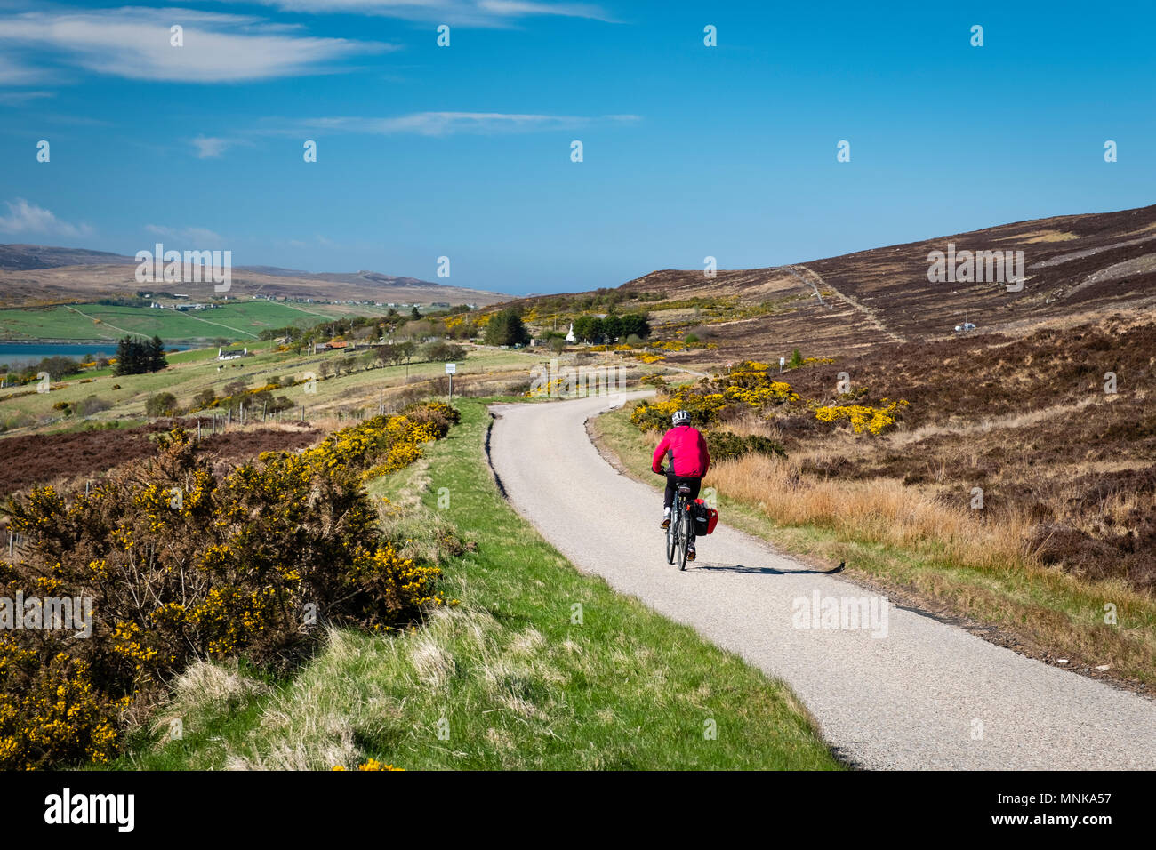 North coast 500 scotland cyclist hi-res stock photography and images ...