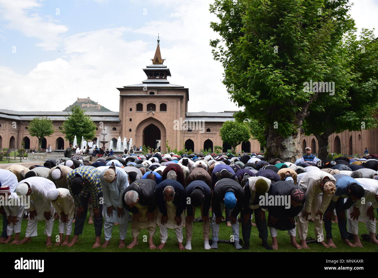 Kashmiri Muslims prays on the first Friday of the holy fasting month of ...