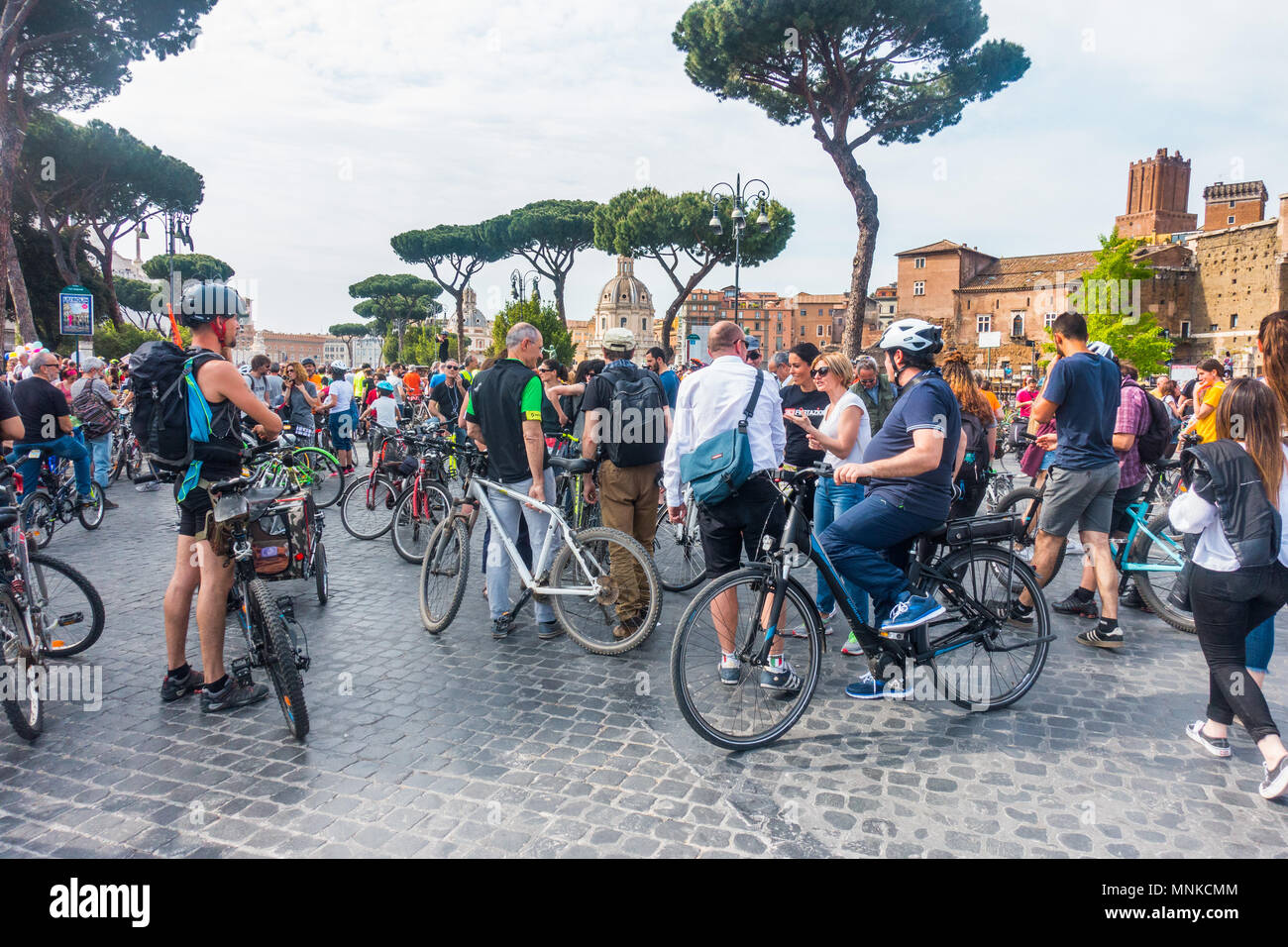 Rome Italy bikes people Stock Photo - Alamy