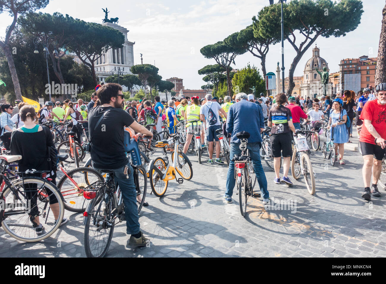 Rome Italy bikes people Stock Photo - Alamy