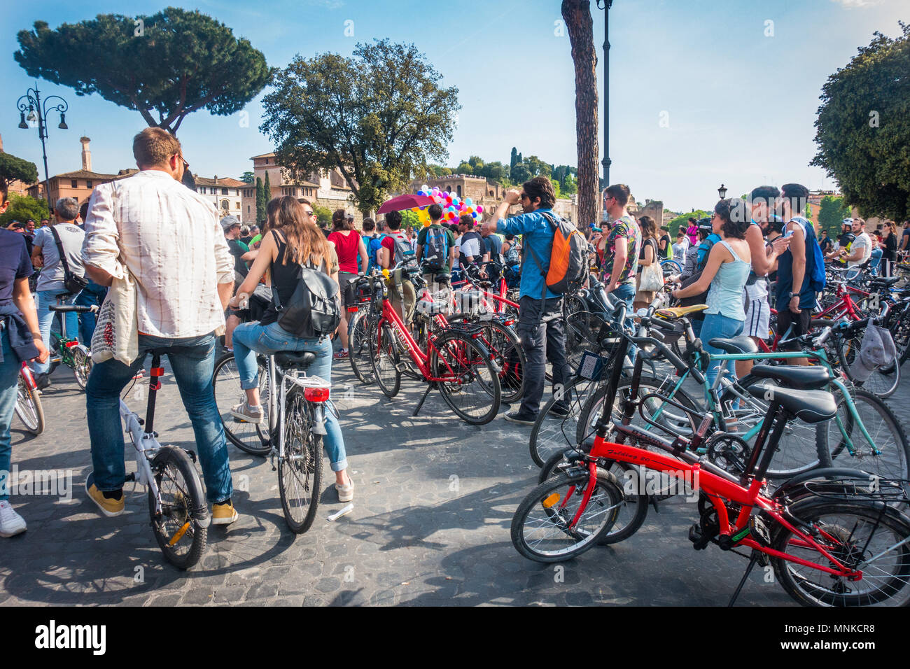 Rome Italy bikes people Stock Photo - Alamy