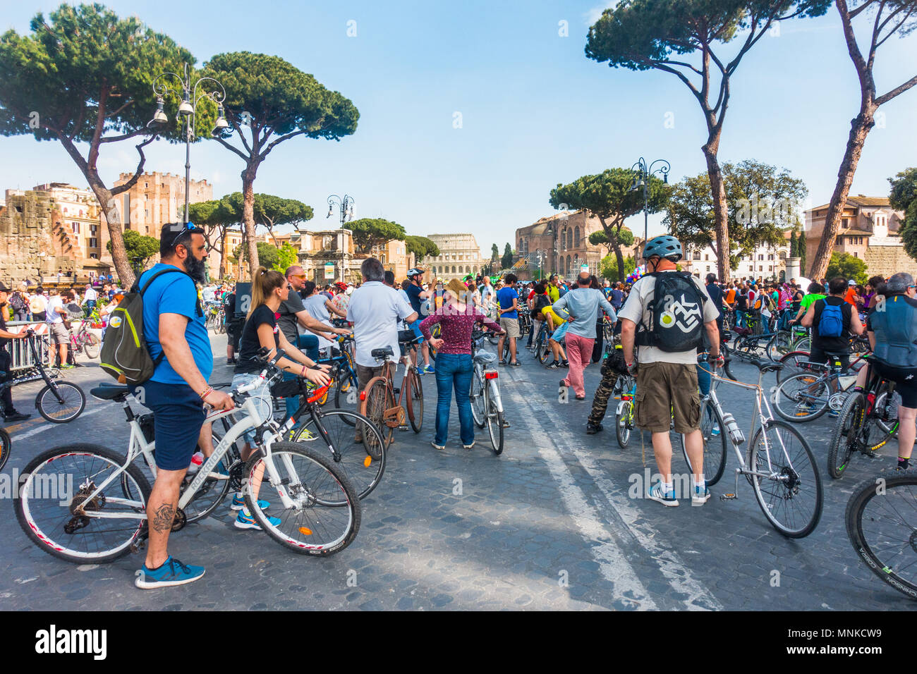 Rome Italy bikes people Stock Photo - Alamy