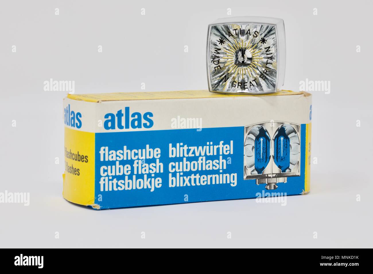 Flash cube hi-res stock photography and images - Alamy