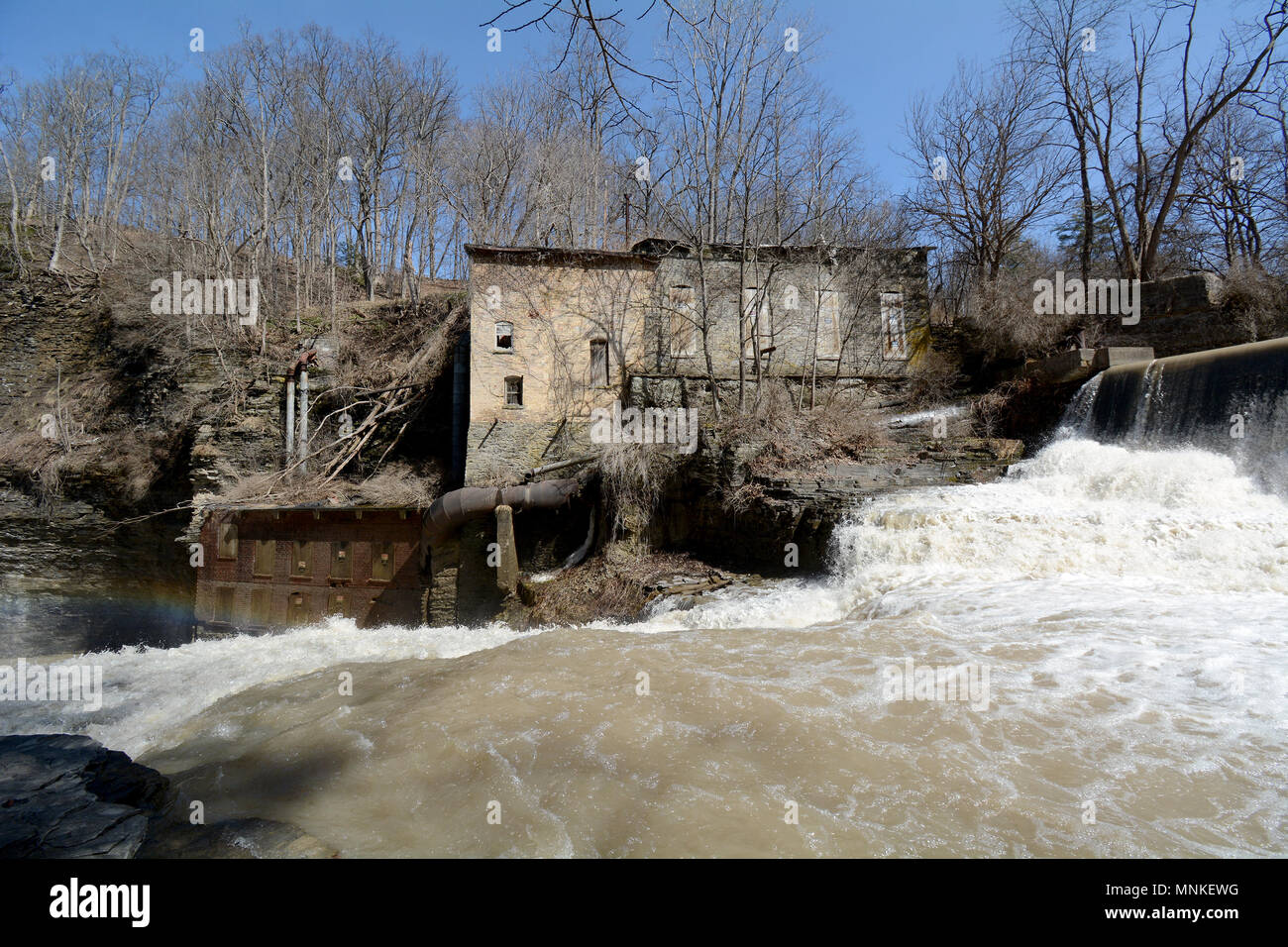 Mill next to river hi-res stock photography and images - Alamy