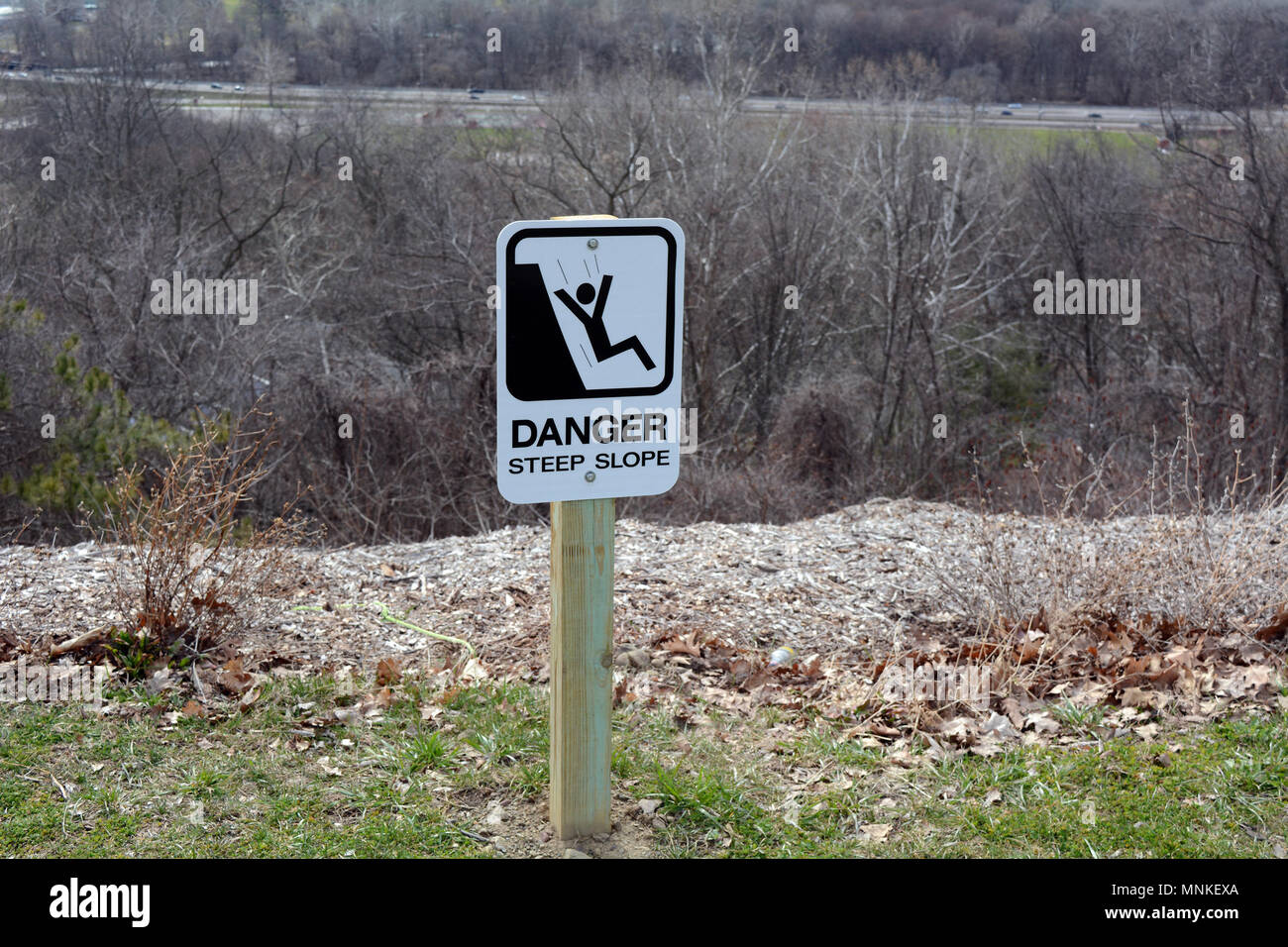 Warning sign of steep slope hi-res stock photography and images - Alamy