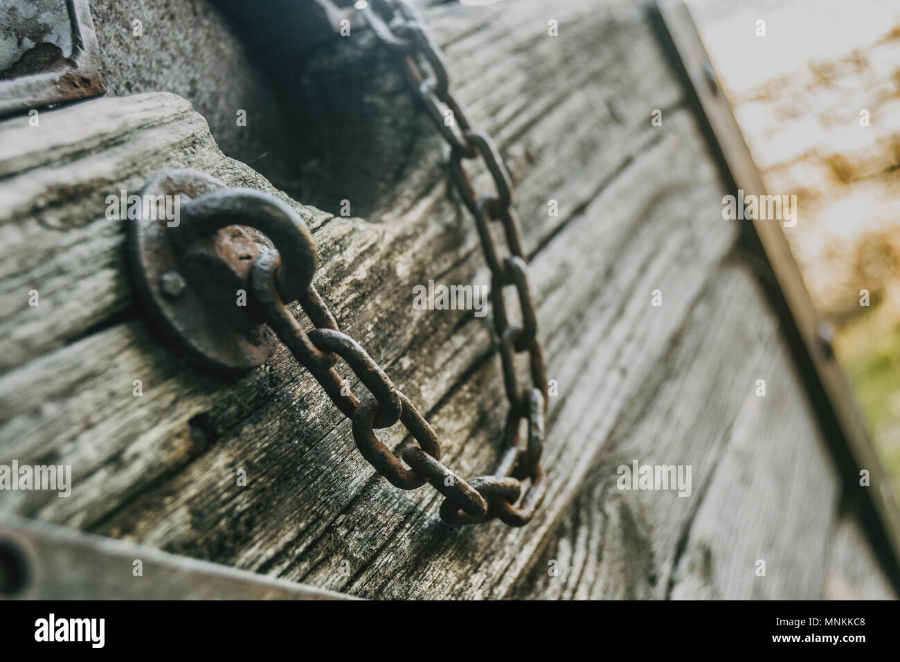 Old chain wallpaper hi-res stock photography and images - Alamy
