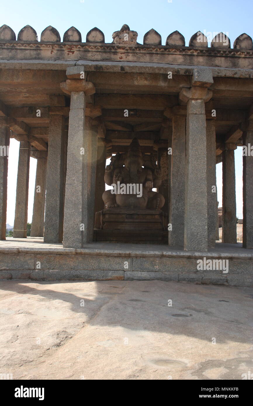 Monolithic statue hi-res stock photography and images - Alamy