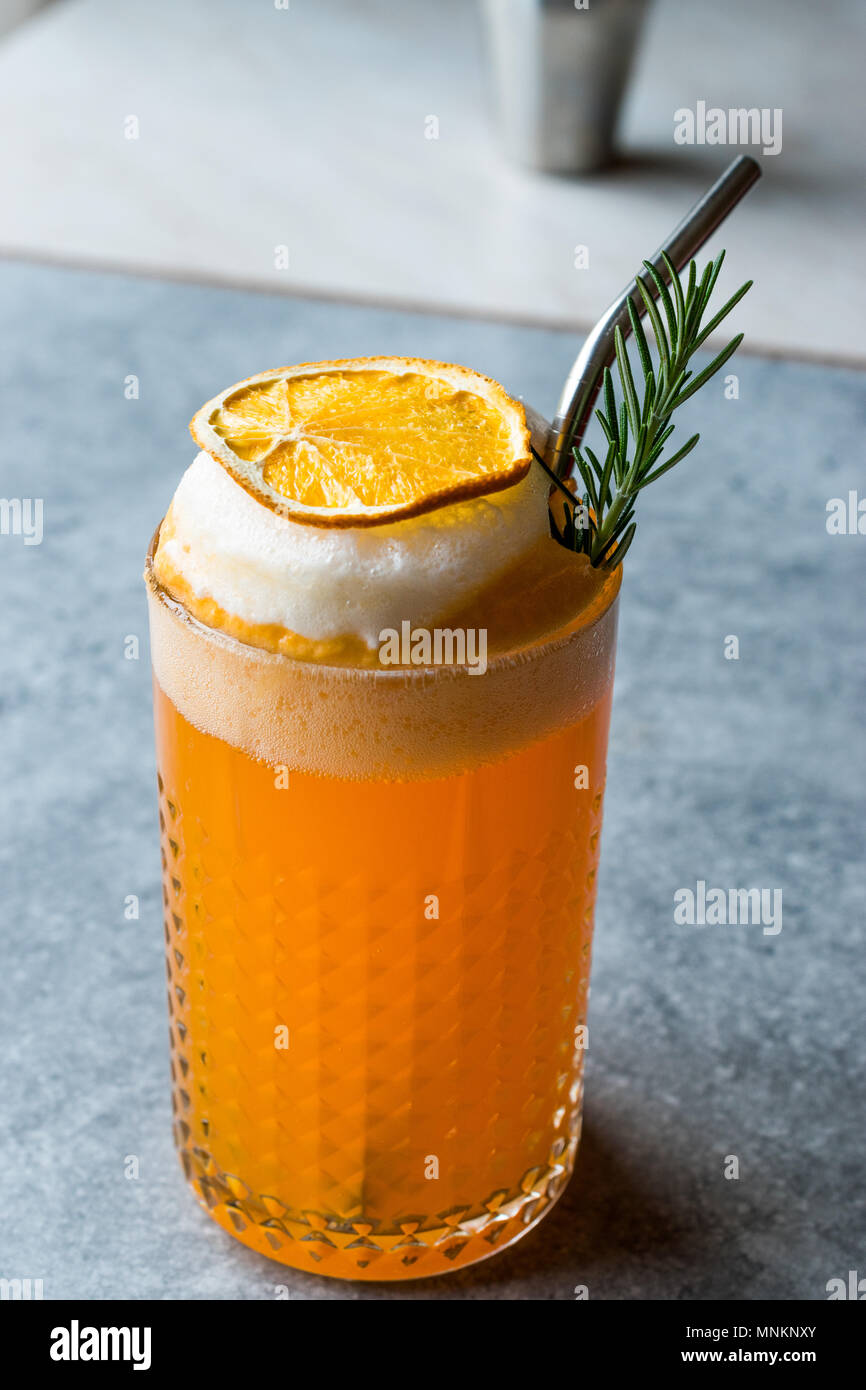 Foamy cocktail hi-res stock photography and images - Alamy